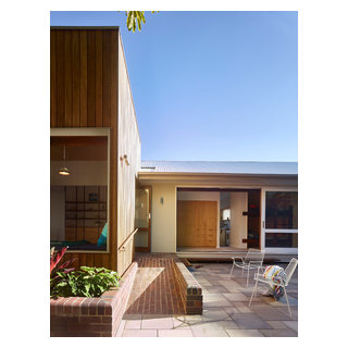 Wickham Point House - Midcentury - Patio - Townsville - by Arcke Pty ...
