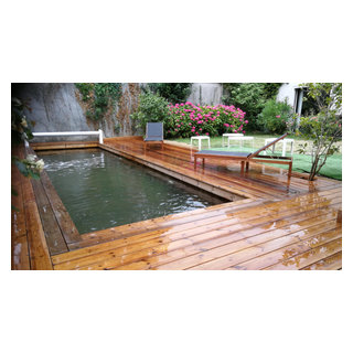 Piscine avec liner invisible et terrasse en bois exotique ...