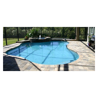 150 - Gated freeform pool with water feature in jacuzzi - Modern - Pool ...