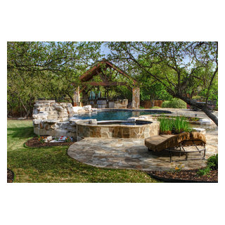 Beach Entry Pool & Large Outdoor Kitchen - Traditional - Pool - Austin ...
