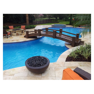 Cedar Bridge over pool in Orlando, FL www.visualartisan.net ...