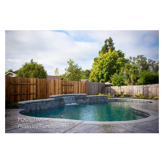 Classic Pool with Sheer Decent Water Feature - Moderne - Piscine ...