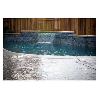 Classic Pool with Sheer Decent Water Feature - Minimalistisch - Pools ...