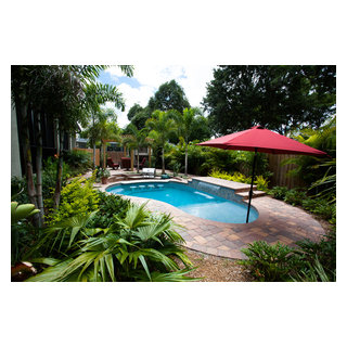 Colonnade - Traditional - Pool - Tampa - by Inland Homes | Houzz