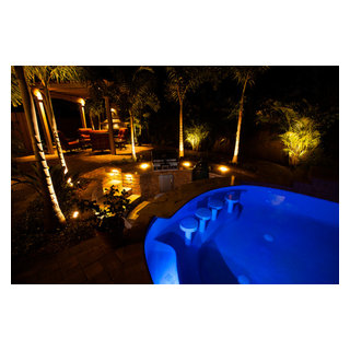 Colonnade - Traditional - Pool - Tampa - by Inland Homes | Houzz