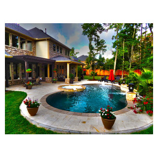 Curved Pool with Fountain and Pergola - Contemporary - Pool - Houston ...