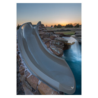 Custom Free-Form Pool with Negative Edge & Large Catch Basin ...