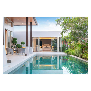 Custom Home built by Alpha Builders Group - Moderno - Piscina ...