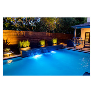 Dallas Small Modern Pool, Flush Spa with Safety Fence - Modern - Pool ...