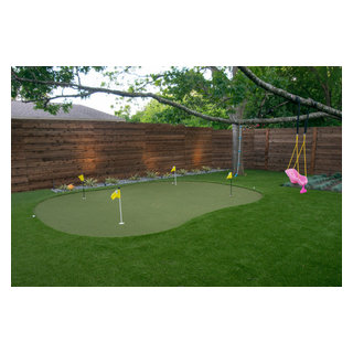 Dallas Small Modern Pool, Flush Spa with Safety Fence - Modern - Pool ...