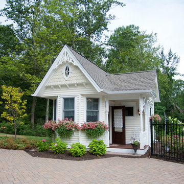 Pool House Loft - Photos & Ideas | Houzz