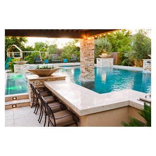 Family Outdoor Living & Swimming Pool Entertainment - Contemporary ...