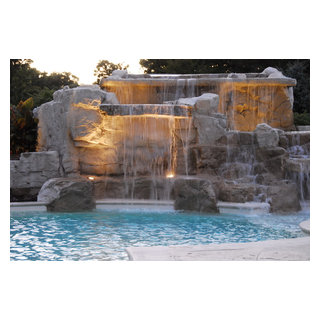 Fountain Wow! - Contemporary - Pool - Cedar Rapids - by Pool Tech | Houzz
