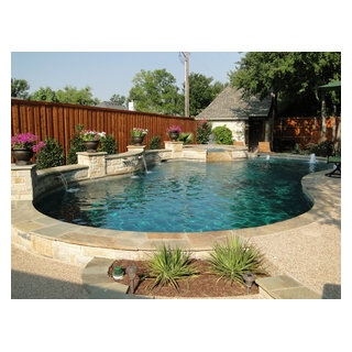 Freeform Pool, Arbor and Built in Grill with Limestone Bar - Piscine ...