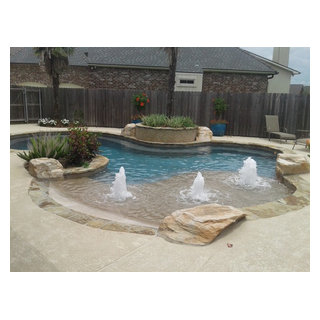 Freeform pool, flagstone coping, beach entry, rico rock boulders ...