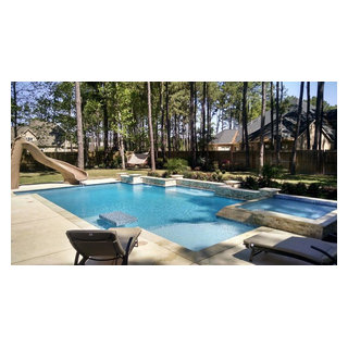 Geometric Pool with Raised Beam Water Feature Wall - Mediterranean ...