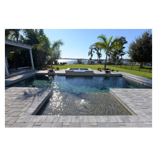 Geometric Swimming Pool with Water Bowls in Windermere, FL - Clásico ...