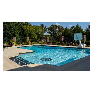 Grecian swimming pool with L, diving board and hot tub - Modern - Pools ...