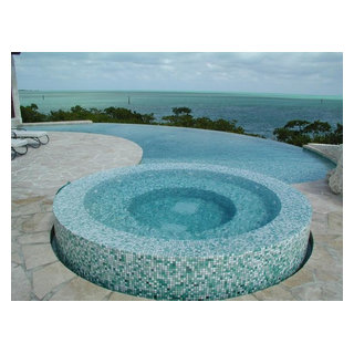 Infinity Edge Pool & Spa - Design & Installation - Contemporain ...