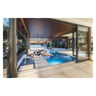 Infinity Edge Pool With Sunken Seating Area In Fort Lauderdale - Modern ...