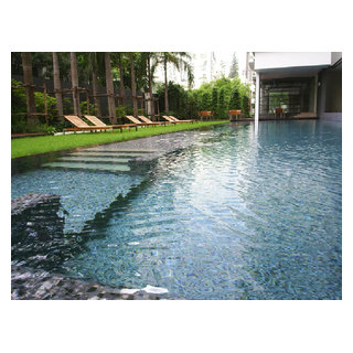 Large modern pool with custom mosac mix - Moderne - Piscine - Miami ...