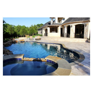 McKinney Driveway and Travertine Pool Deck - Klassisch - Pools - Dallas ...