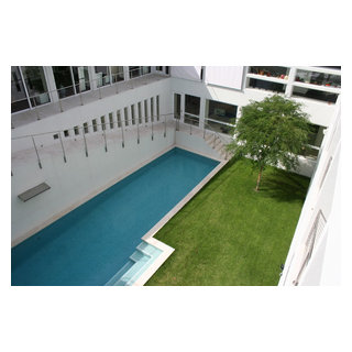 Modern glass tile pool - Moderno - Piscina - Miami - di Foreverpools ...