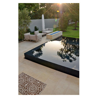 Modern Infinity Edge Pool & Spa - Modern - Pool - Houston - by Vollmer ...