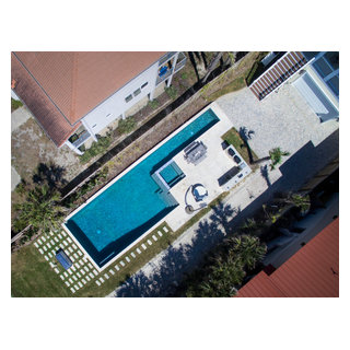 Modern Pool with Lap Lane and Spa - Moderno - Piscina - Orlando - di ...