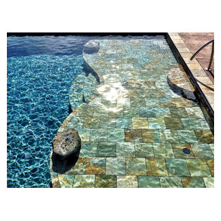 Natural Stone Sun Shelf with Bubblers - Contemporain - Piscine - Autres ...