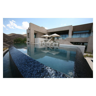 Negative Edge & Perimeter Overflow Pools in Las Vegas, Poolscapes LLC ...