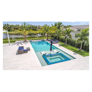 New Infinity Edge Swimming Pool & Spa With Custom Water Bowls - Moderne ...