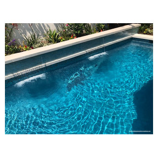 Pacific Palisades - Contemporary Rectangular Swimming Pool with Spa and ...