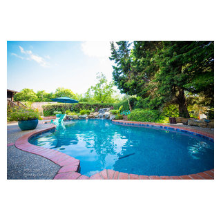 Pebble Bottom Pool - StoneScape Tropic Blue with Blue Glass ...
