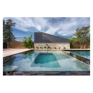 Perimeter Overflow Spa, Custom Pool and Outdoor Living Space - Modern ...