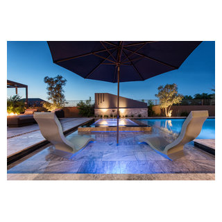 Perimeter Overflow Spa with Silver Travertine Baja Step/Lounge Deck ...