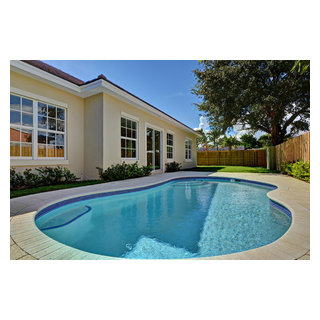 Pool @ 7th Place - Traditional - Pool - Miami - by TrustLarry Real ...