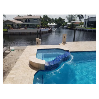 Pool with Partly Raised Spa and Bubbler with a Romantic Touch in Boca ...
