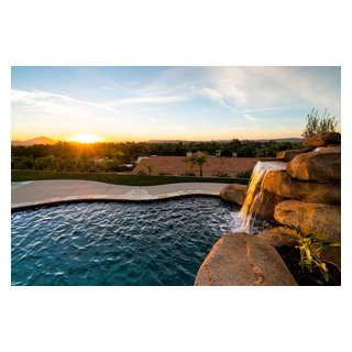 Pool with slide, water fall and fire feature! - Contemporáneo - Piscina ...