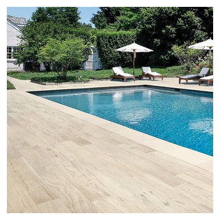 Pool with Wood Plank Tile Surround - Classique - Piscine - Atlanta ...