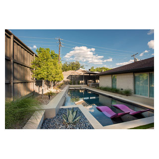 Prestonwood Modern Angular Pool + Cabana - Retro - Piscina - Dallas ...
