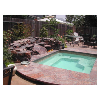 Red Stone Waterfall Jacuzzi - Jacuzzi 2 - Traditional - Pool - Santa ...