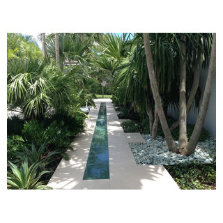 Rill - Contemporary - Landscape - Miami - by John McDonald Company | Houzz