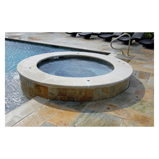 Roman Shaped Pool with Overhanging Circular Spa - Contemporain ...