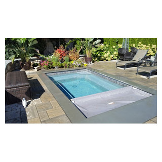 Spa or cocktail pool with auto cover - Klassisch modern - Pools ...