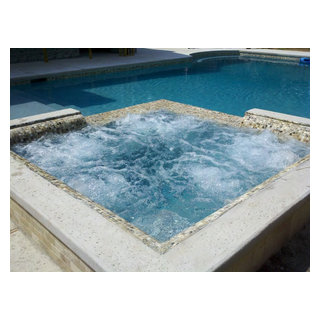 Square Spa with Rolled Edges - Pool - Houston - by Great Escapes Custom ...