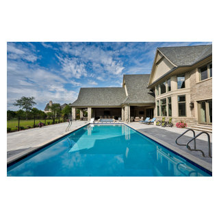 St. Charles Swimming Pool and Hot Tub with Floating Steps - Clásico ...