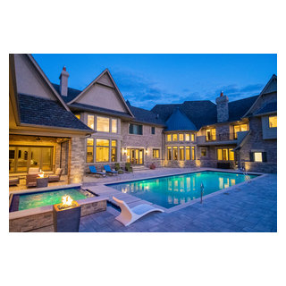 St. Charles Swimming Pool and Hot Tub with Floating Steps - Classique ...