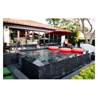 Three-Sided Infinity Edge Pool and Spa - Mediterranean - Pool - Los ...
