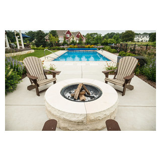 Traditional Fire Pit & Pool - Cedarburg - Clásico - Piscina - Milwaukee ...